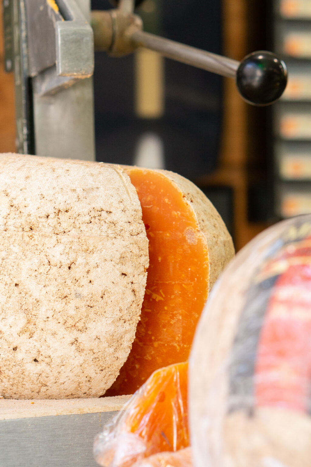 De la mimolette jeune à la mimolette extra-vieille : on vous dit tout